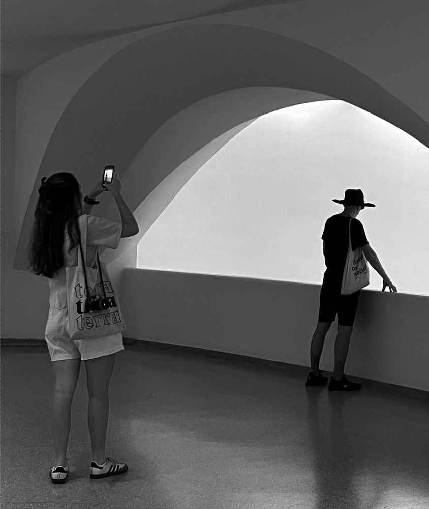 Durchblick ins Museum Foto & Bild | erwachsene menschen, streetfotografie mit menschen, projekte ...