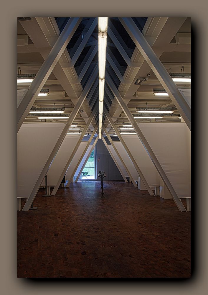 Durchblick zum Fenster Foto & Bild | architektur, innenaufnahmen, kunstfotografie & kultur ...