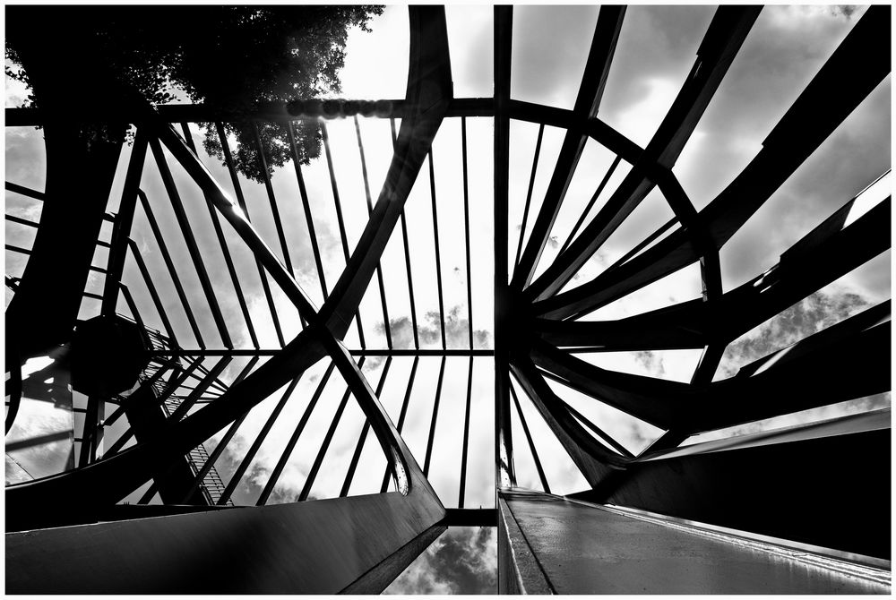 Durchblick zum Himmel Foto & Bild | kunstfotografie & kultur, projekte, monochrom Bilder auf ...