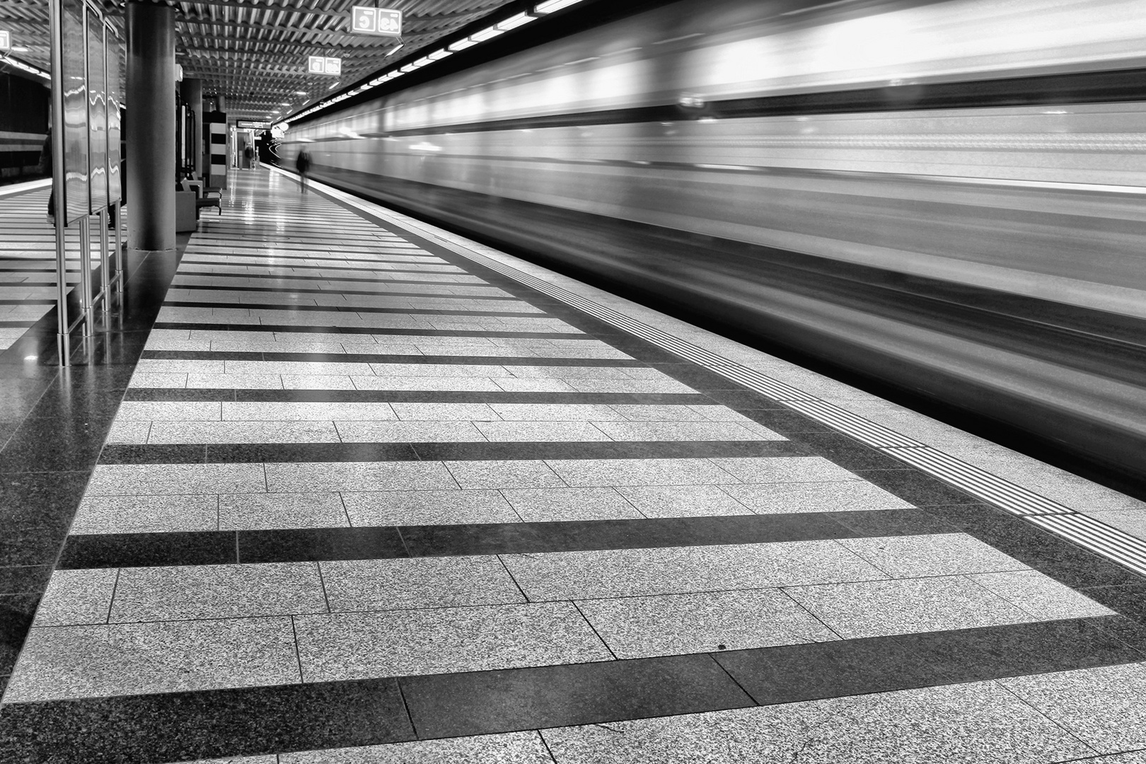 Durchfahrt Bahnhof Foto & Bild | world Bilder auf fotocommunity