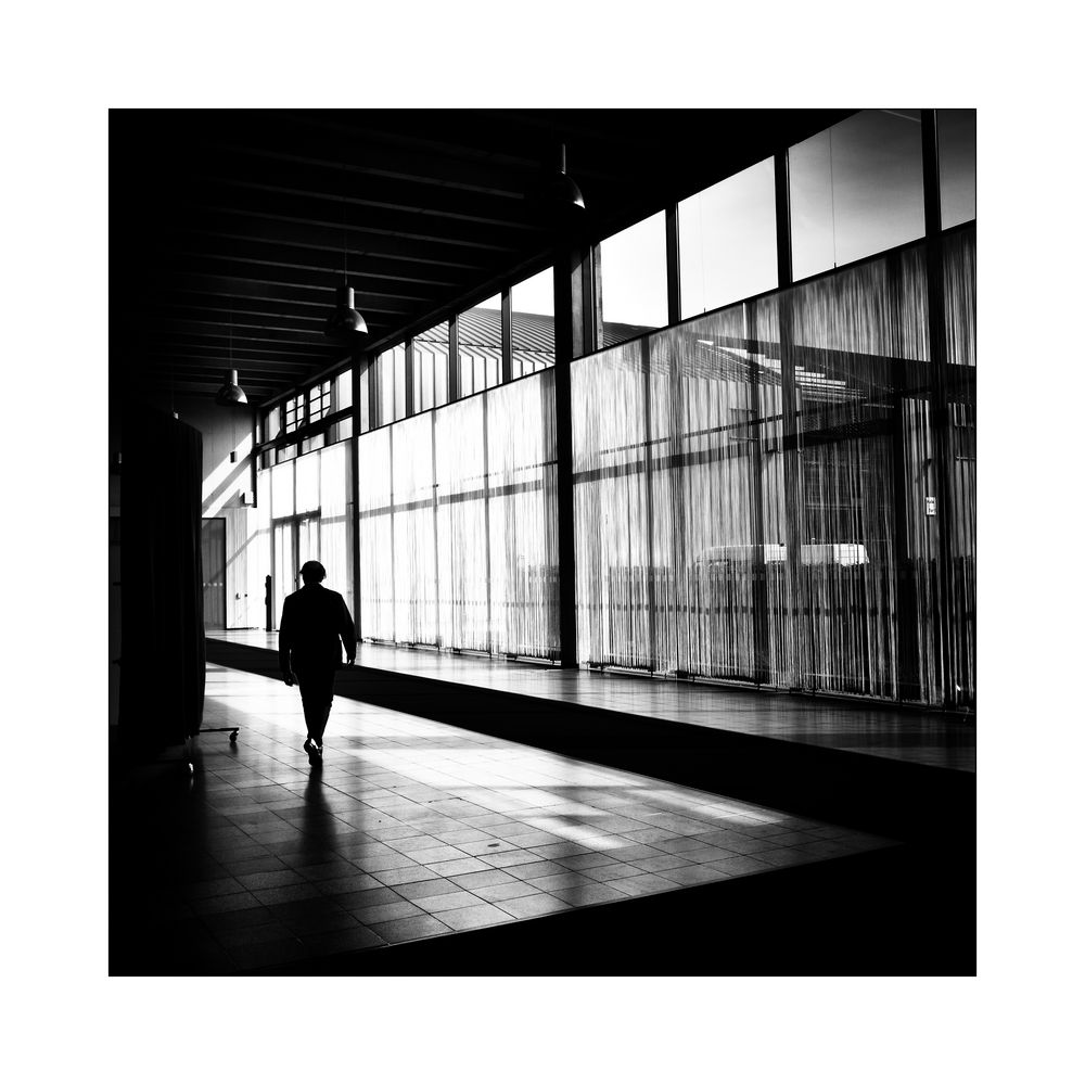 #Durchgang Foto & Bild | architektur, streetfotografie mit menschen, fenster & türen Bilder auf ...
