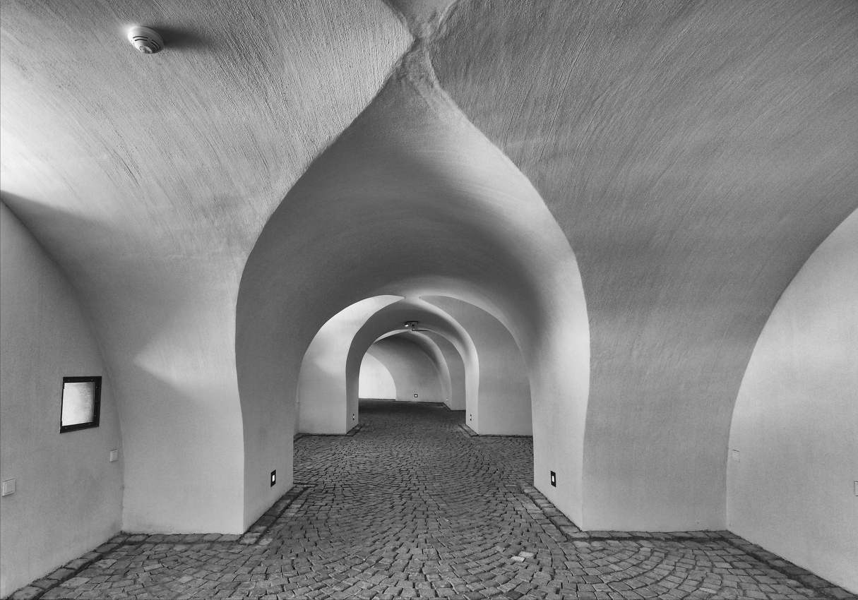 Durchgang Foto & Bild | architektur , sw, architektur Bilder auf ...