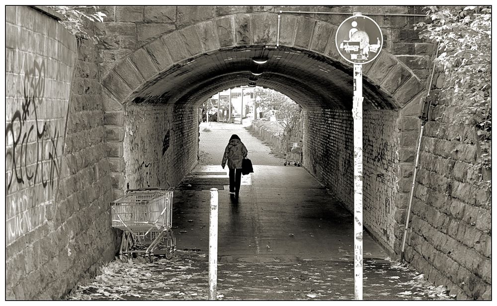 Durchgang Foto & Bild | architektur, reportage dokumentation, streetfotografie mit menschen ...