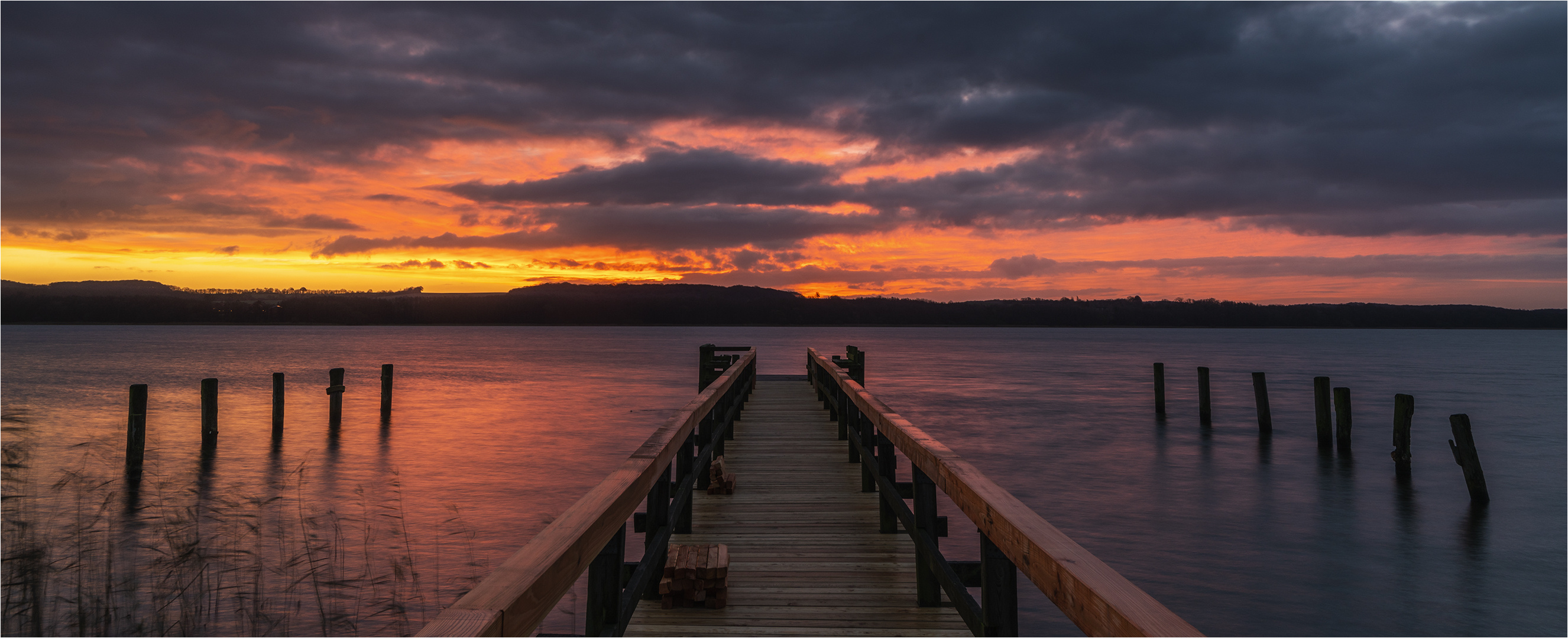 Durchgetreten, kein Wunder bei dem Ausblick … Foto & Bild | steg, natur ...