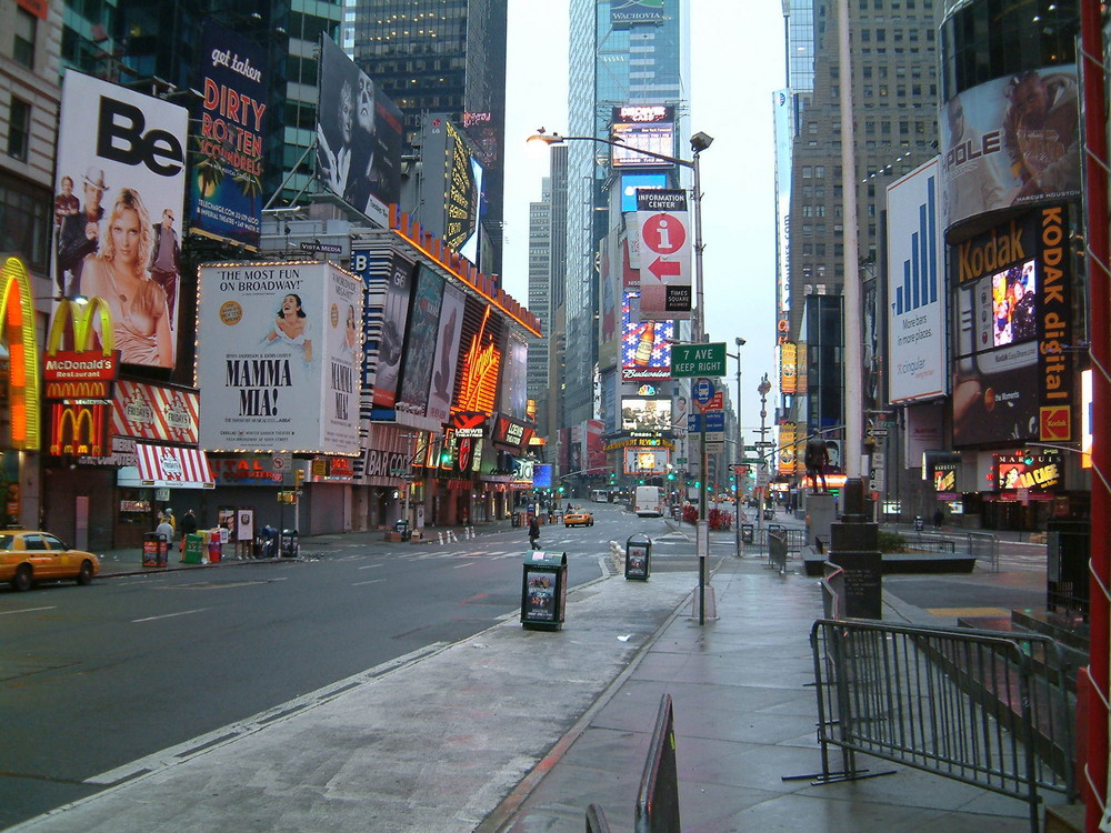 Early Morning at Times Square( I am Legend) Foto & Bild | north america ...