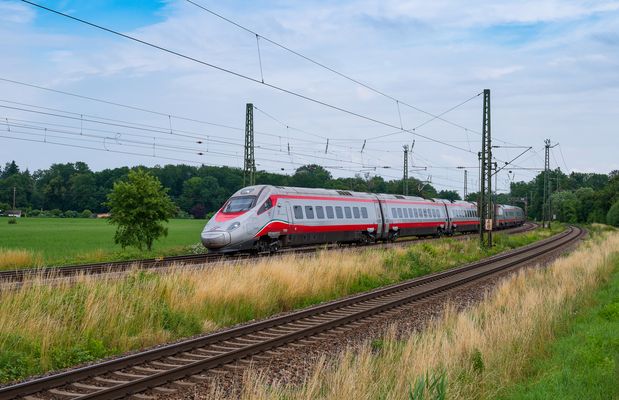 Hochgeschwindigkeitszüge Bilder & Fotos