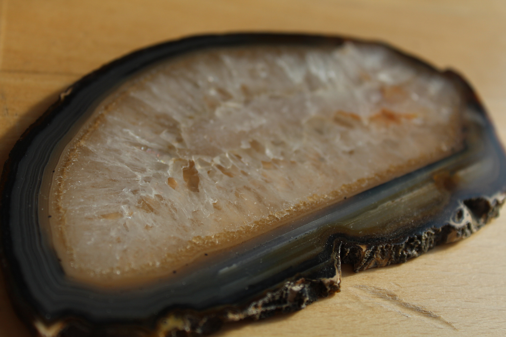 Edelstein Druse geschnitten Foto & Bild | nature, sommer, makro Bilder ...