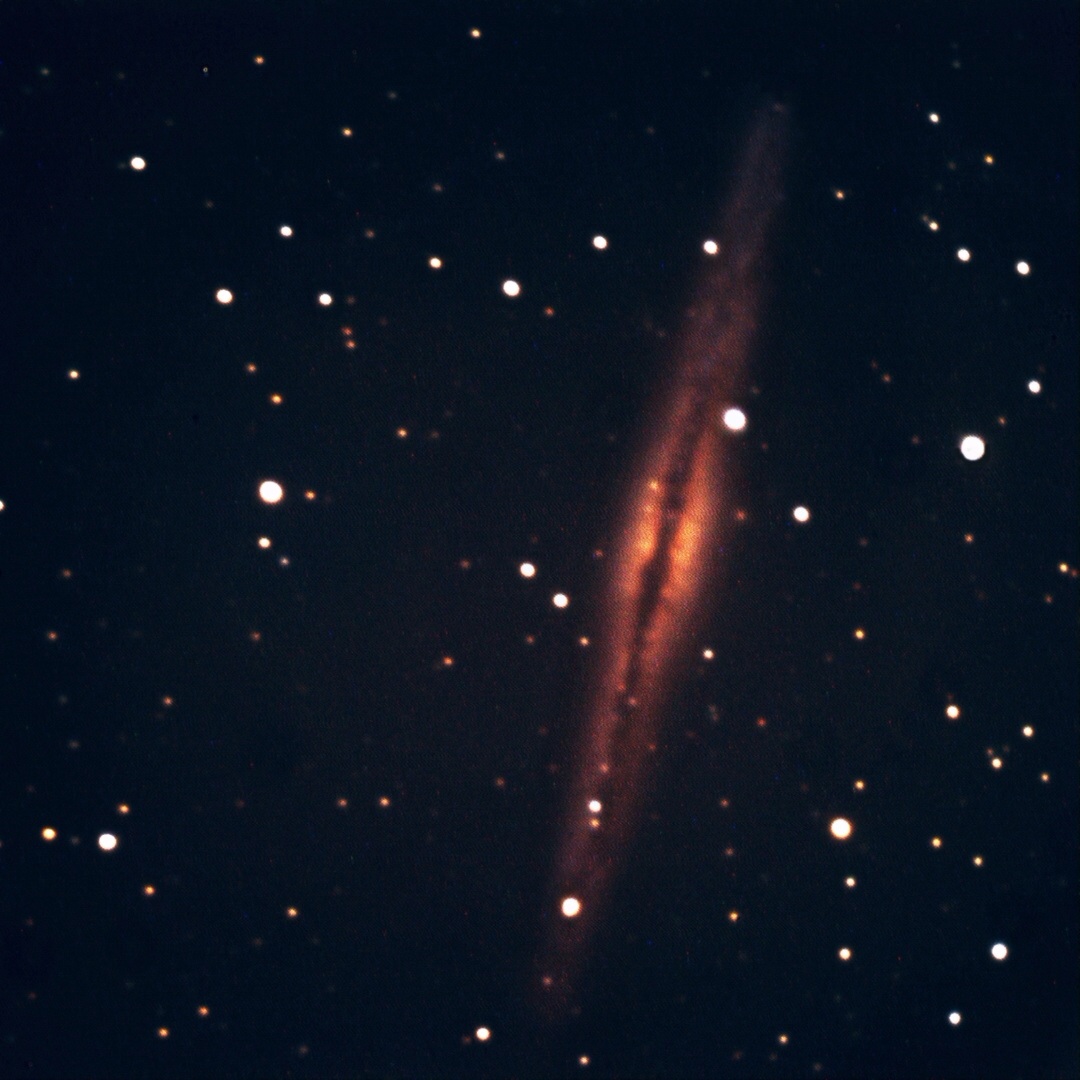 Edge on galaxy NGC 891 im Sternbild Andromeda Foto & Bild ...