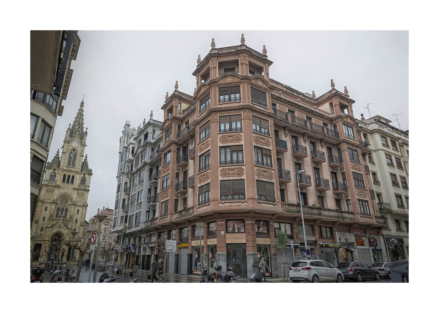 Edificio VII Imagen & Foto | arquitectura, edificios, urbanismo Fotos ...