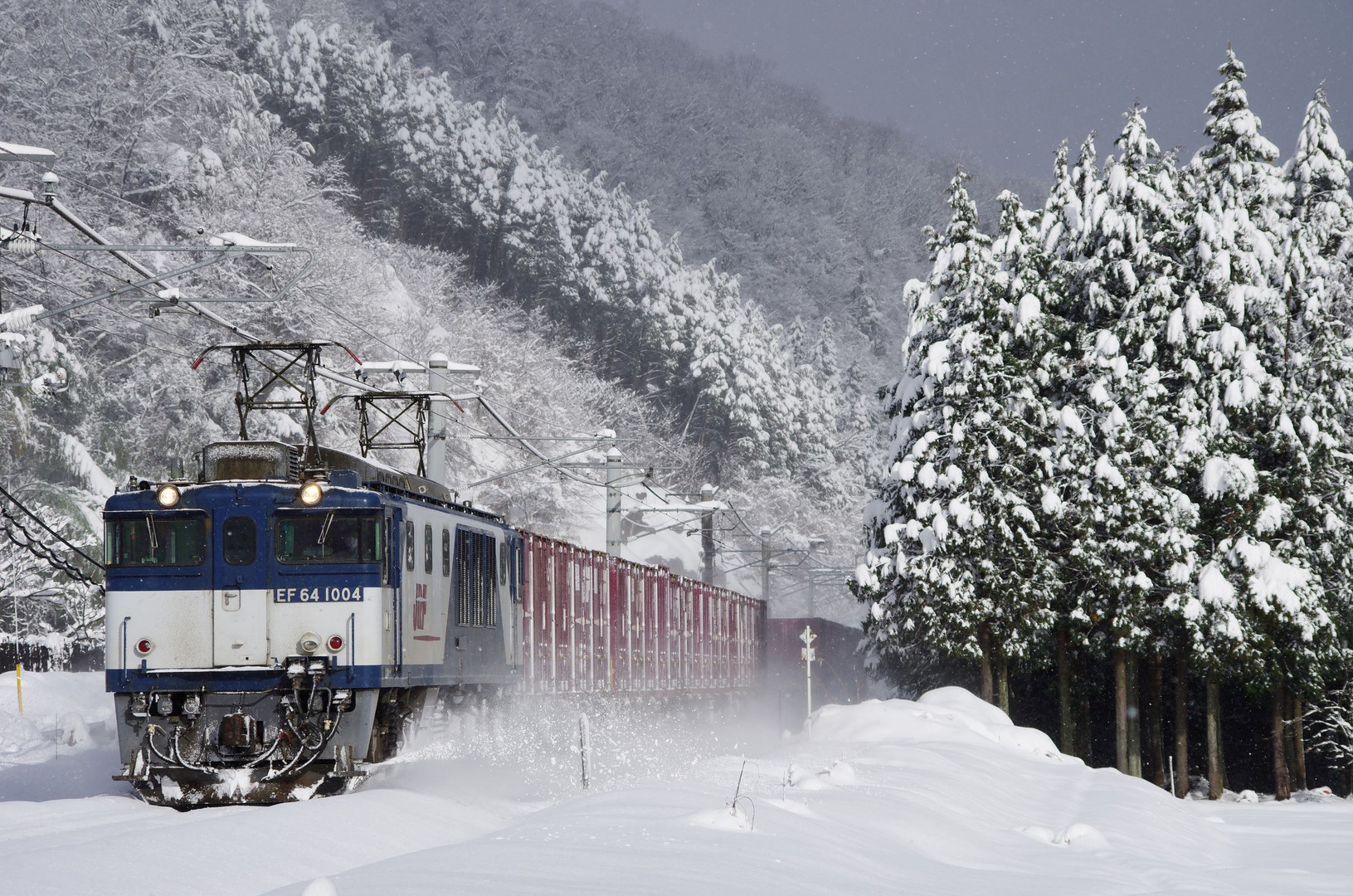 EF64 1004 mit Güterzug in Japan Foto & Bild | winter, japan, güterzug ...