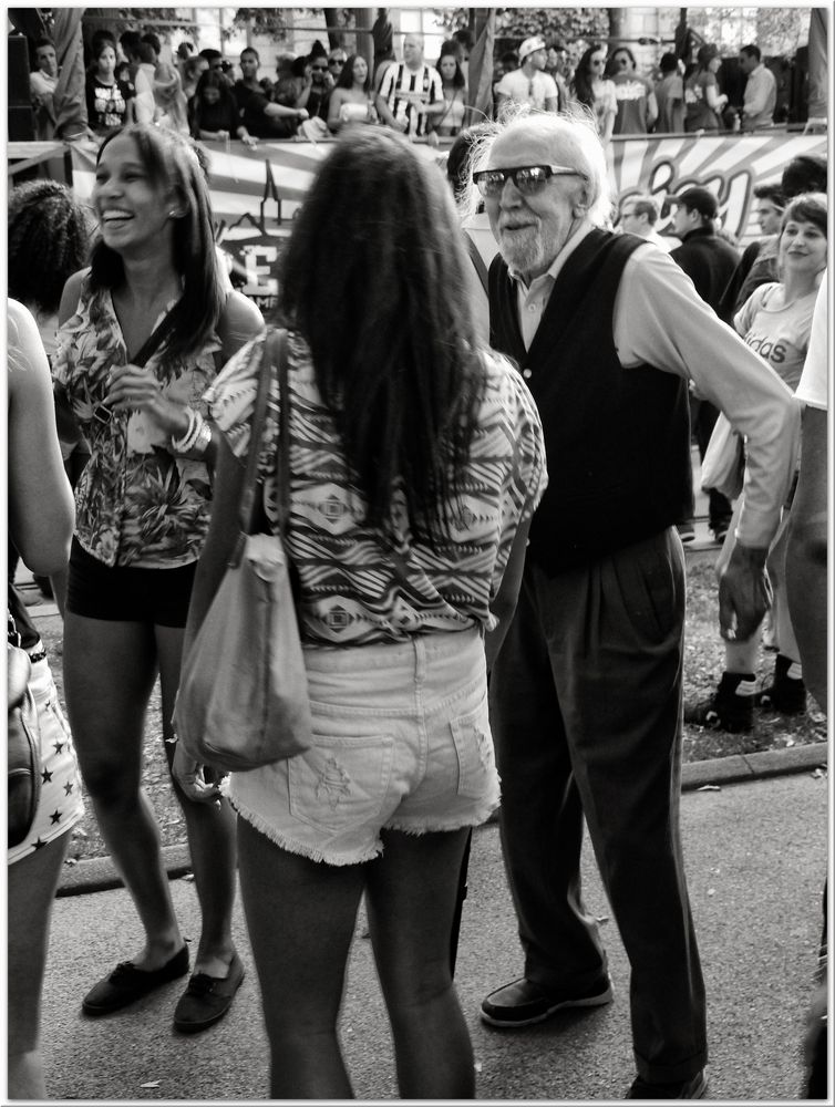 Egal wie alt du bist, hauptsache du bist gut drauf! Foto & Bild | streetfotografie mit menschen ...