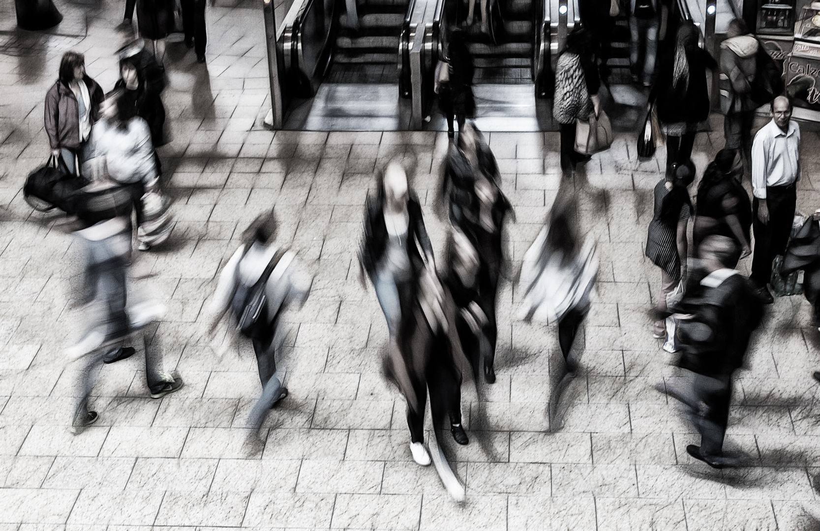 eile mit weile Foto & Bild | streetfotografie mit menschen, fotokunst, monochrome fine art ...