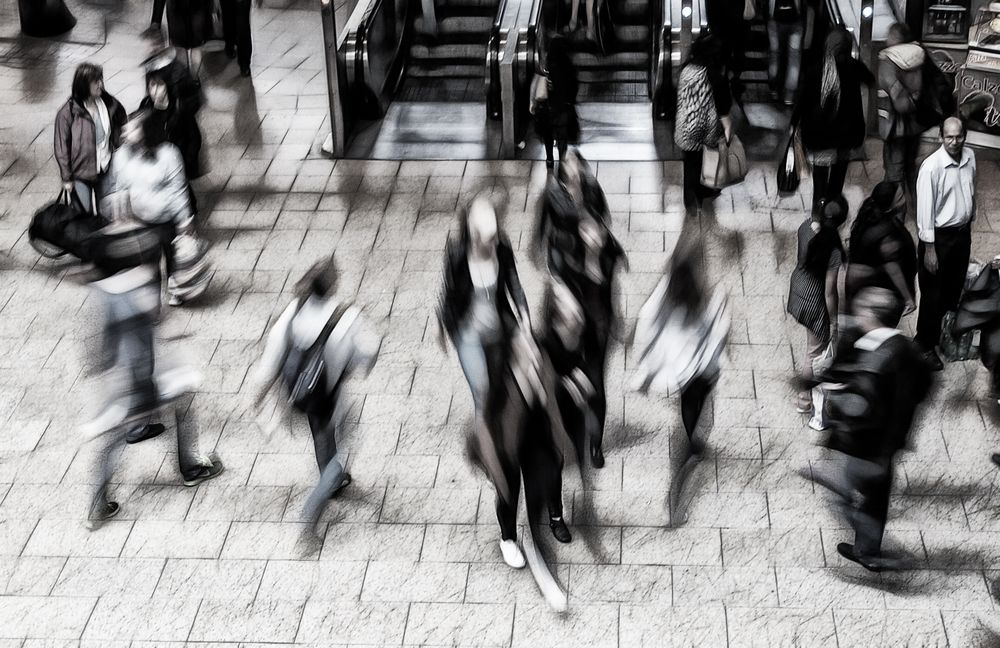 eile mit weile Foto & Bild | streetfotografie mit menschen, fotokunst, monochrome fine art ...