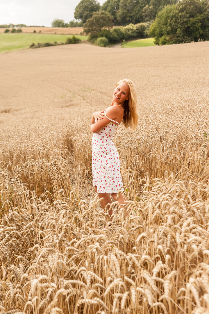 ein Alien im Kornfeld 1 Foto & Bild | portrait, fashion, portrait frauen Bilder auf fotocommunity