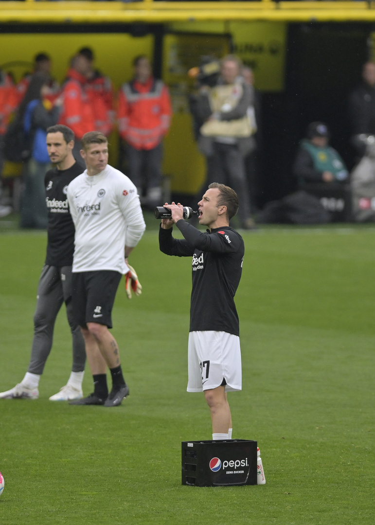 Ein alter Bekannter, super Mario Foto & Bild | sport, ballsport ...