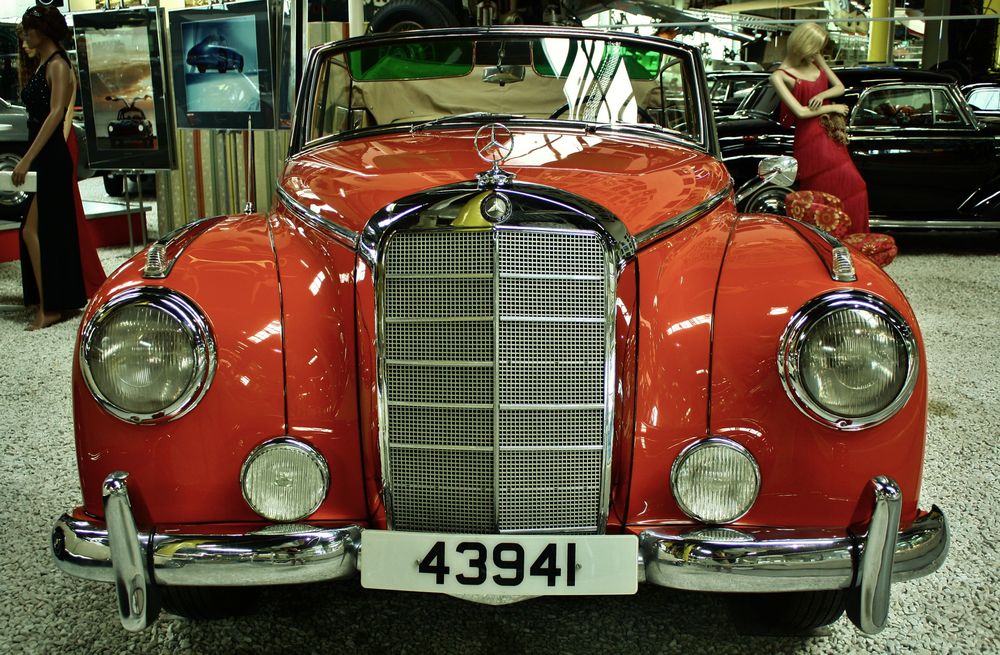 Ein altes, rotes Auto Foto & Bild | autos & zweiräder, oldtimer ...