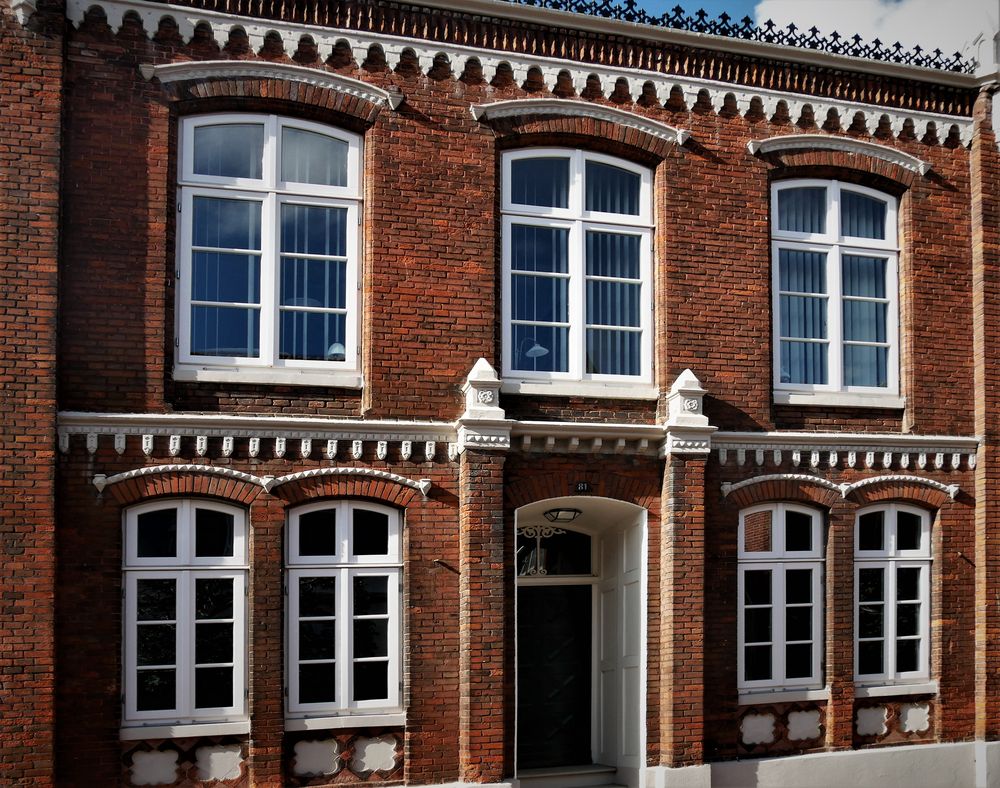 Ein Backsteinhaus in der Stadt Norden Foto & Bild | architektur ...