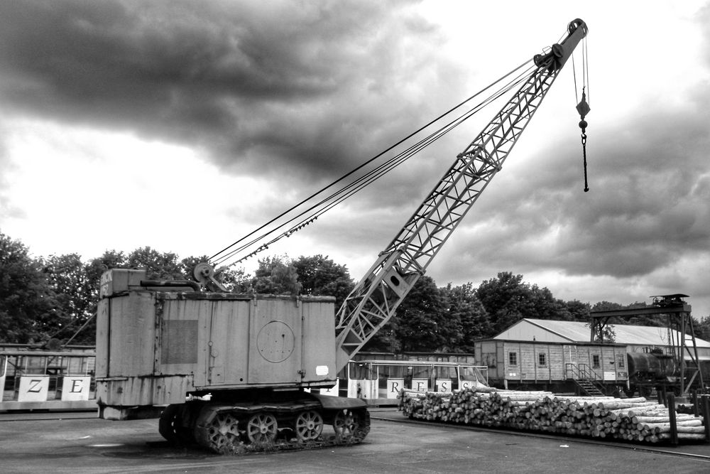 Ein Bagger am Schwarz Weiß Freitag Foto & Bild | baumaschinen, verkehr ...