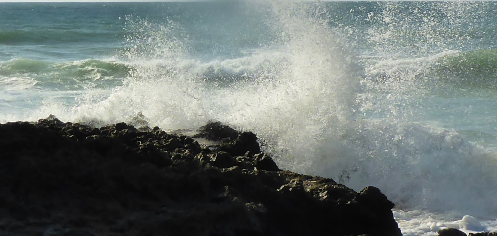 Ein Fels in der Brandung Foto & Bild | landschaft, meer & strand ...