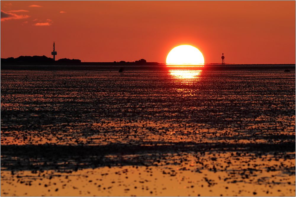 Ein Feuerball auf der Insel Neuwerk... Foto & Bild | spezial, sonnenuntergang, sommer Bilder auf ...