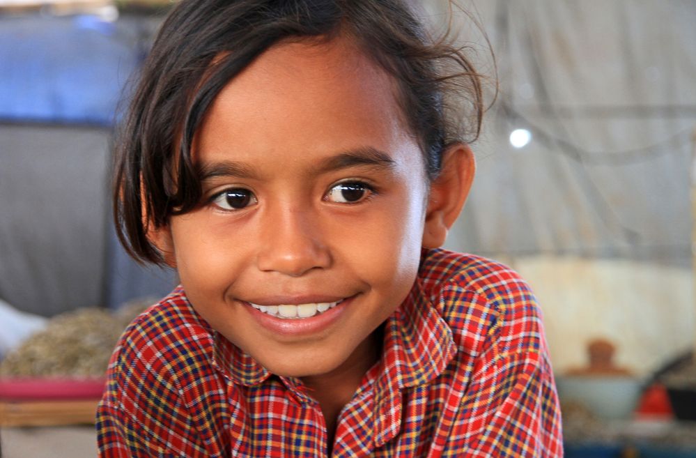 Ein freundliches Mädchen auf der Insel Flores, Indonesien Foto & Bild ...