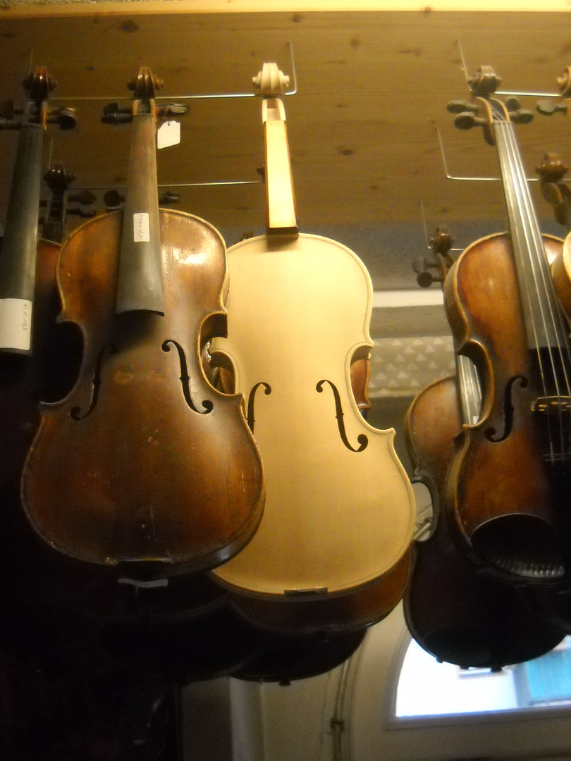 Ein Himmel voller Geigen Foto & Bild | stillleben, handwerk, geige ...