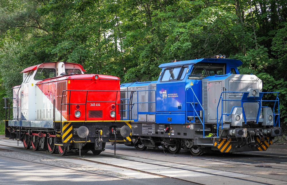 Ein Hingucker: Die farbigen Werkloks im Rostocker Fracht und ...