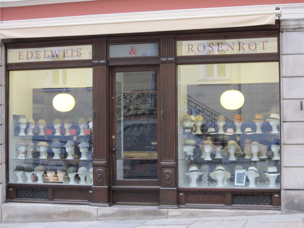 Ein Hutgeschäft in Passau Foto & Bild | architektur, stadtlandschaft, historisches Bilder auf ...