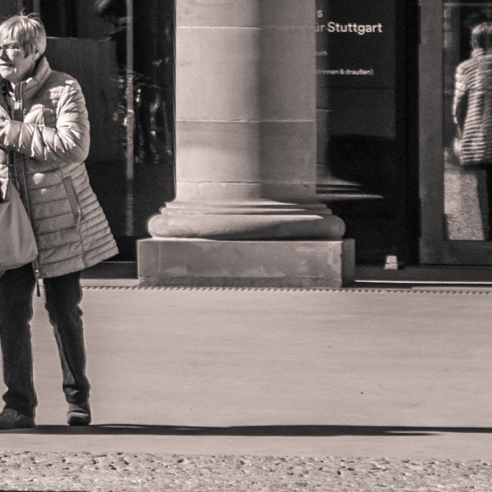 ein Kommen und Gehen Foto & Bild | erwachsene menschen, streetfotografie mit menschen, street ...