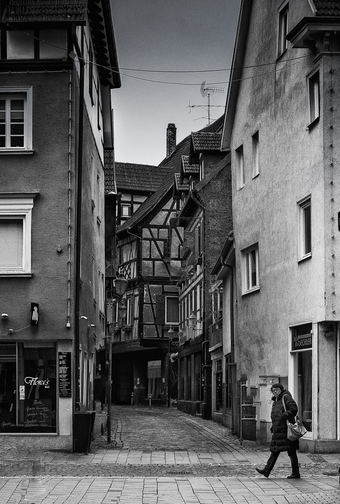 Ein kurzer Blick Foto & Bild | streetfotografie mit menschen, monochrom, bearbeitungs ...
