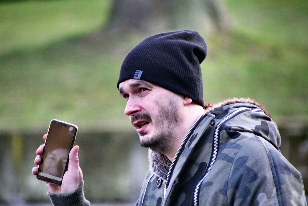 Ein Mann mit dem Handy. Foto & Bild | erwachsene menschen, portrait ...