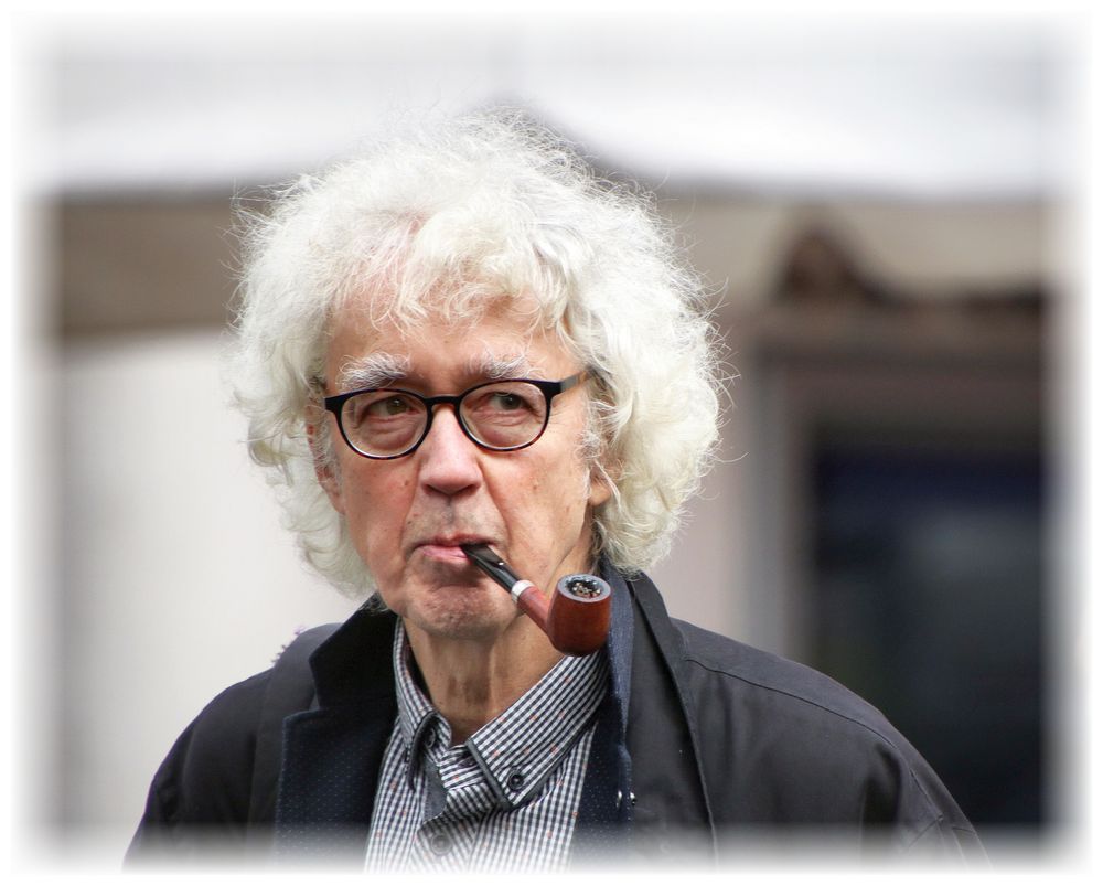 Ein Mann mit einer Pfeife. Foto & Bild | erwachsene menschen, portrait ...