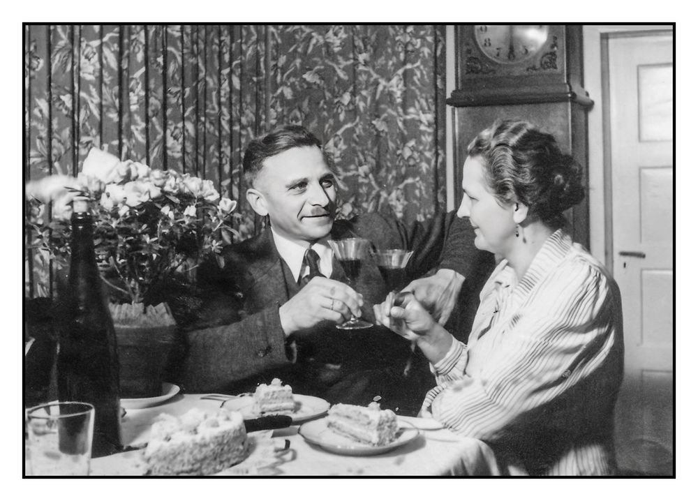 Ein Prost vom Ehepaar Moser senior auf das neue Jahr Foto & Bild ...