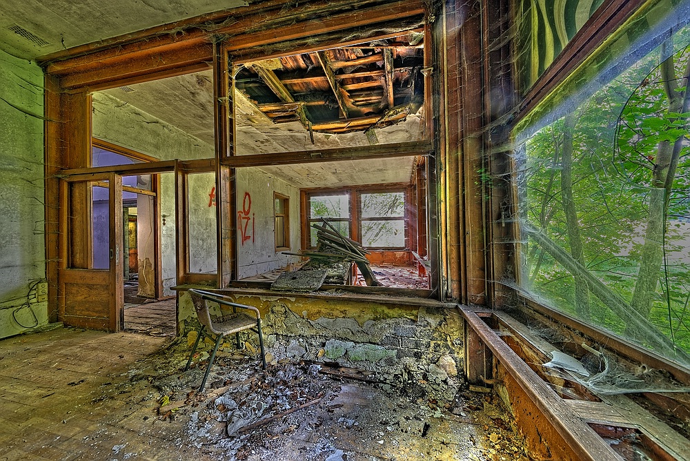 Ein Stuhl...... Foto & Bild | architektur, lost places, marodes Bilder ...