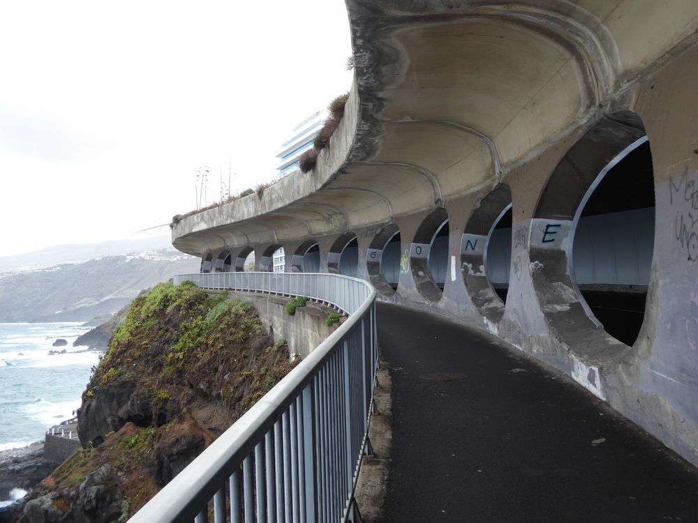 Ein- und Durchblicke ins Tunnel.... Foto & Bild | architektur, projekte, 4 - donnerstag mit ...