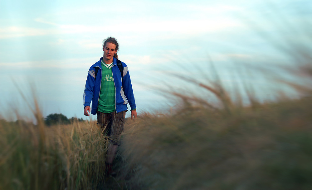 Ein Weg im Kornfeld Foto & Bild | erwachsene menschen, menschen in der freizeit, menschen Bilder ...