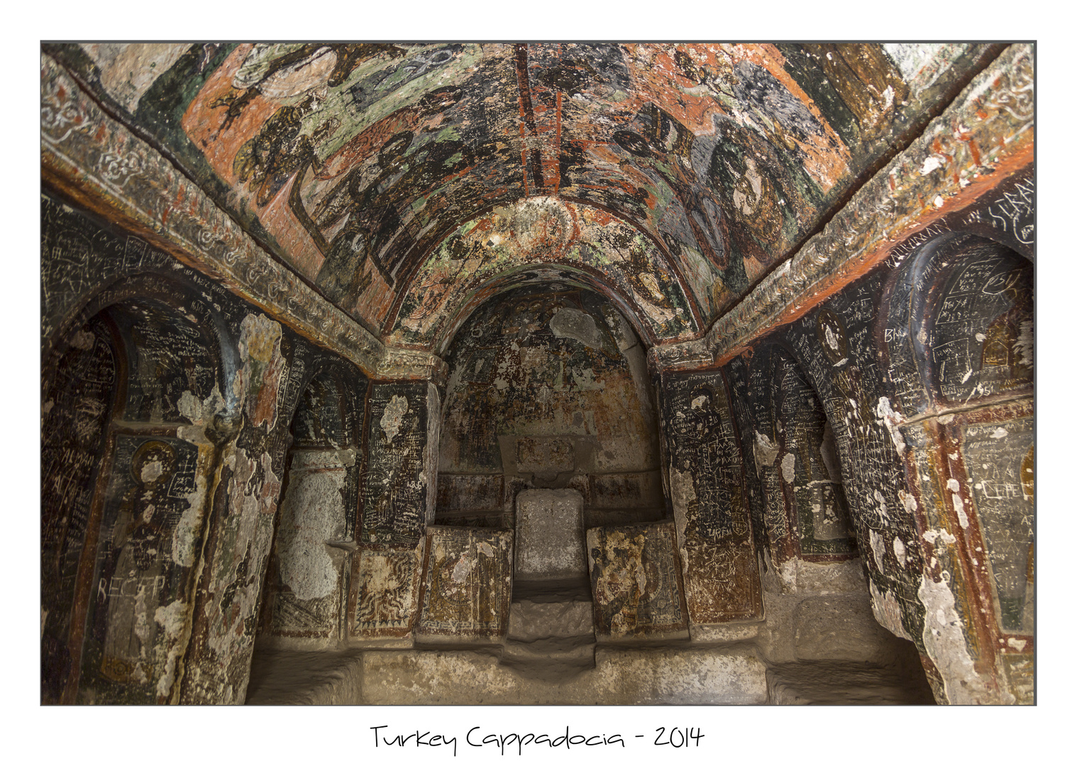 Eine 1800 Jahre alte Kirche in Kappadokien Foto & Bild | landschaft ...