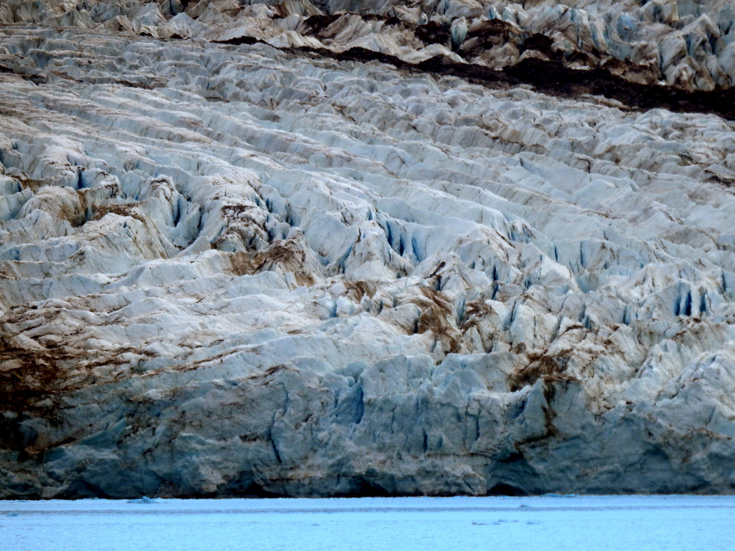eine der gletscherzungen im Alpefjord Foto & Bild | landschaft ...