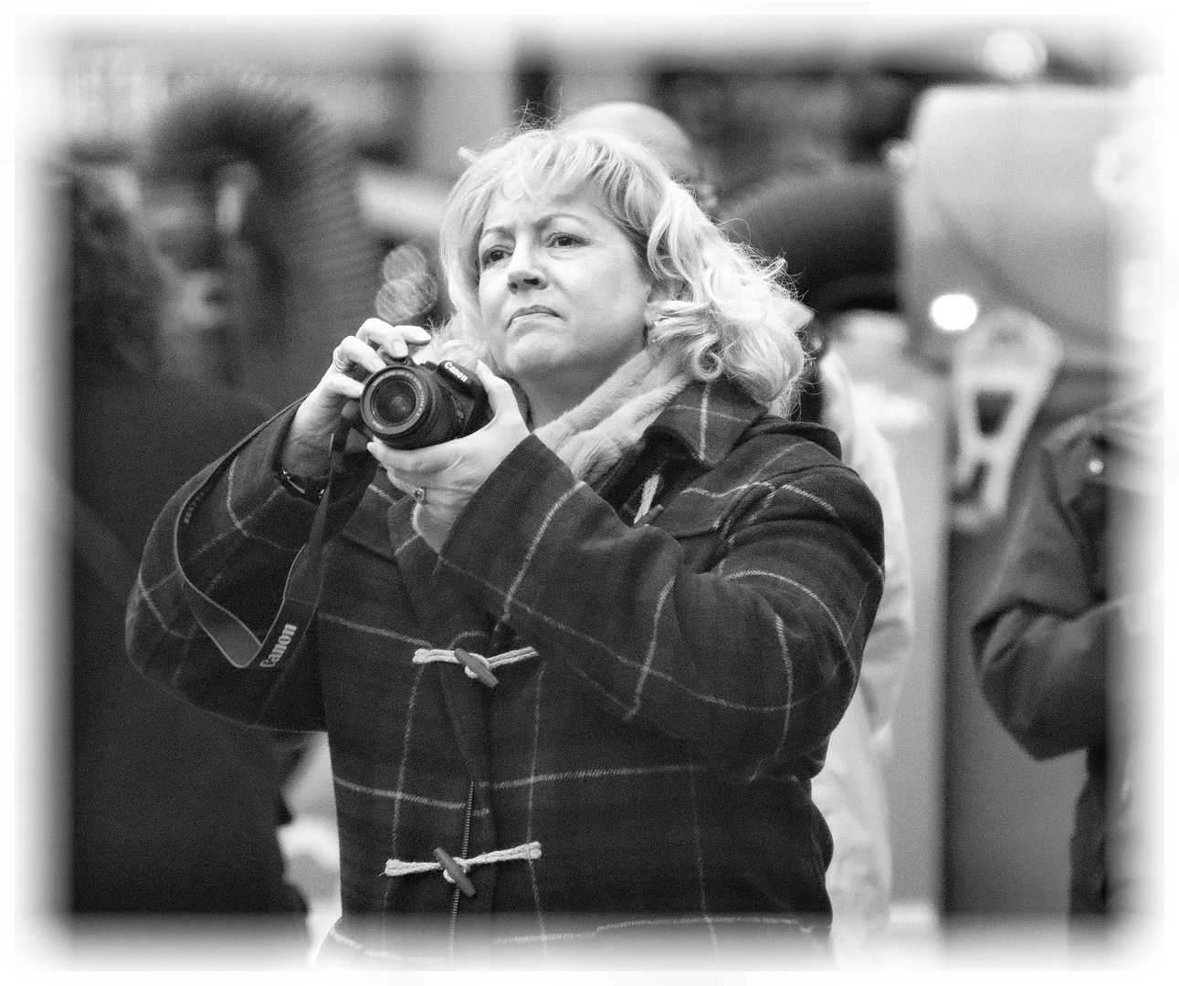 Eine Fotografin.... Foto & Bild | erwachsene menschen, portrait, streetfotografie mit menschen ...