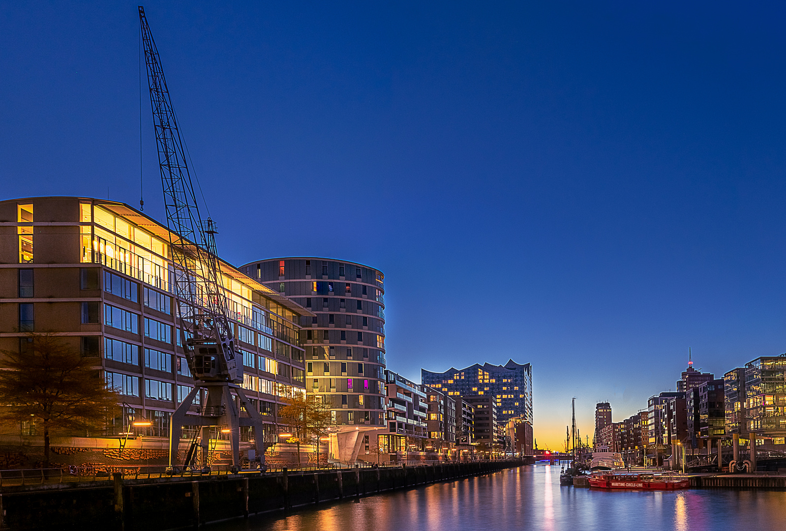 Eine Frage der Perspektive Foto & Bild | world, hamburg, panorama ...