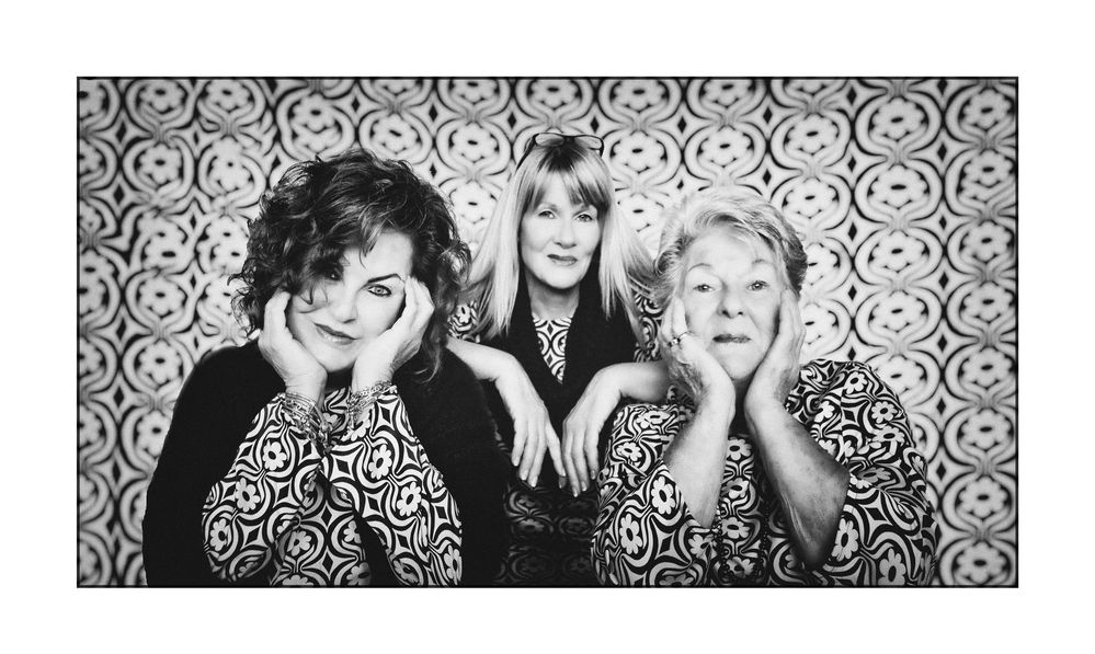 Eine mustergültige Familie...... Foto & Bild | people, indoor, portrait ...