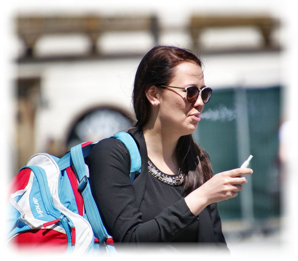 Eine Raucherin... Foto & Bild | erwachsene, portrait, streetfotografie ...
