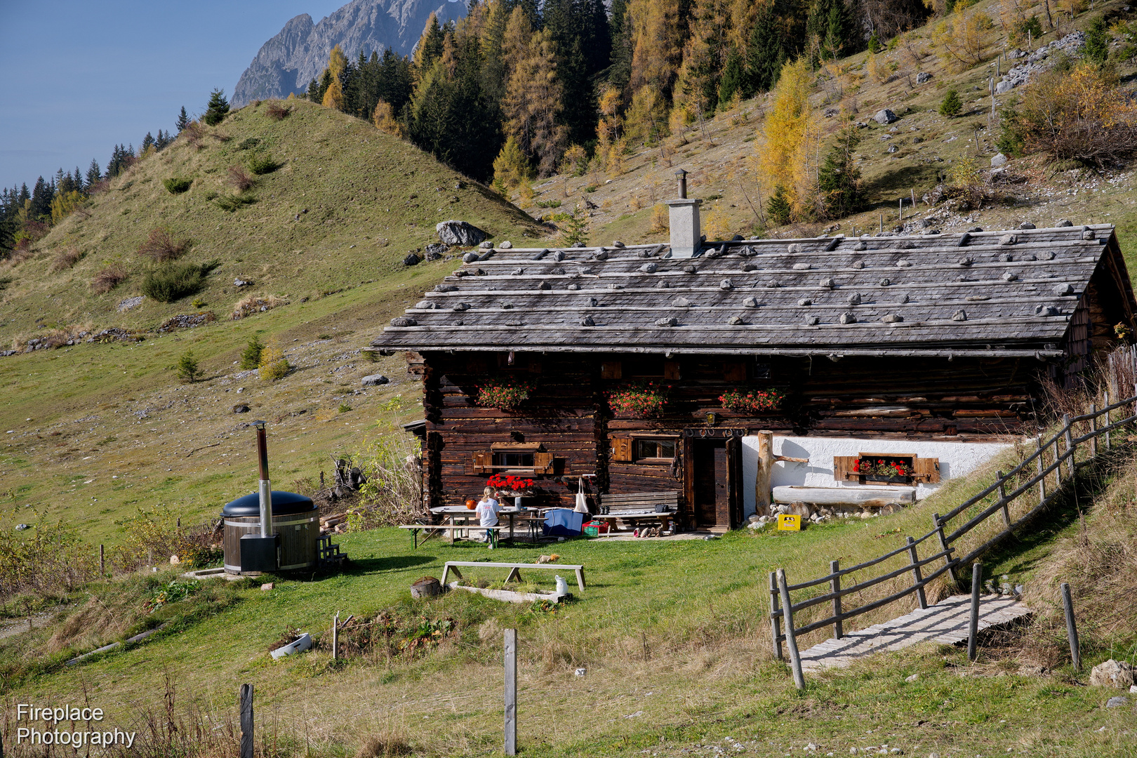 Eine tolle Ferienhütte mit einem holzbeheizten Jacuzzi im Freien Foto ...