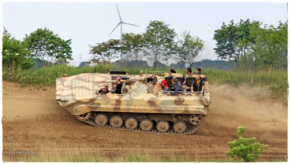 Einfach mal Panzer fahren Foto & Bild | dynamik, oldtimer, staub Bilder ...