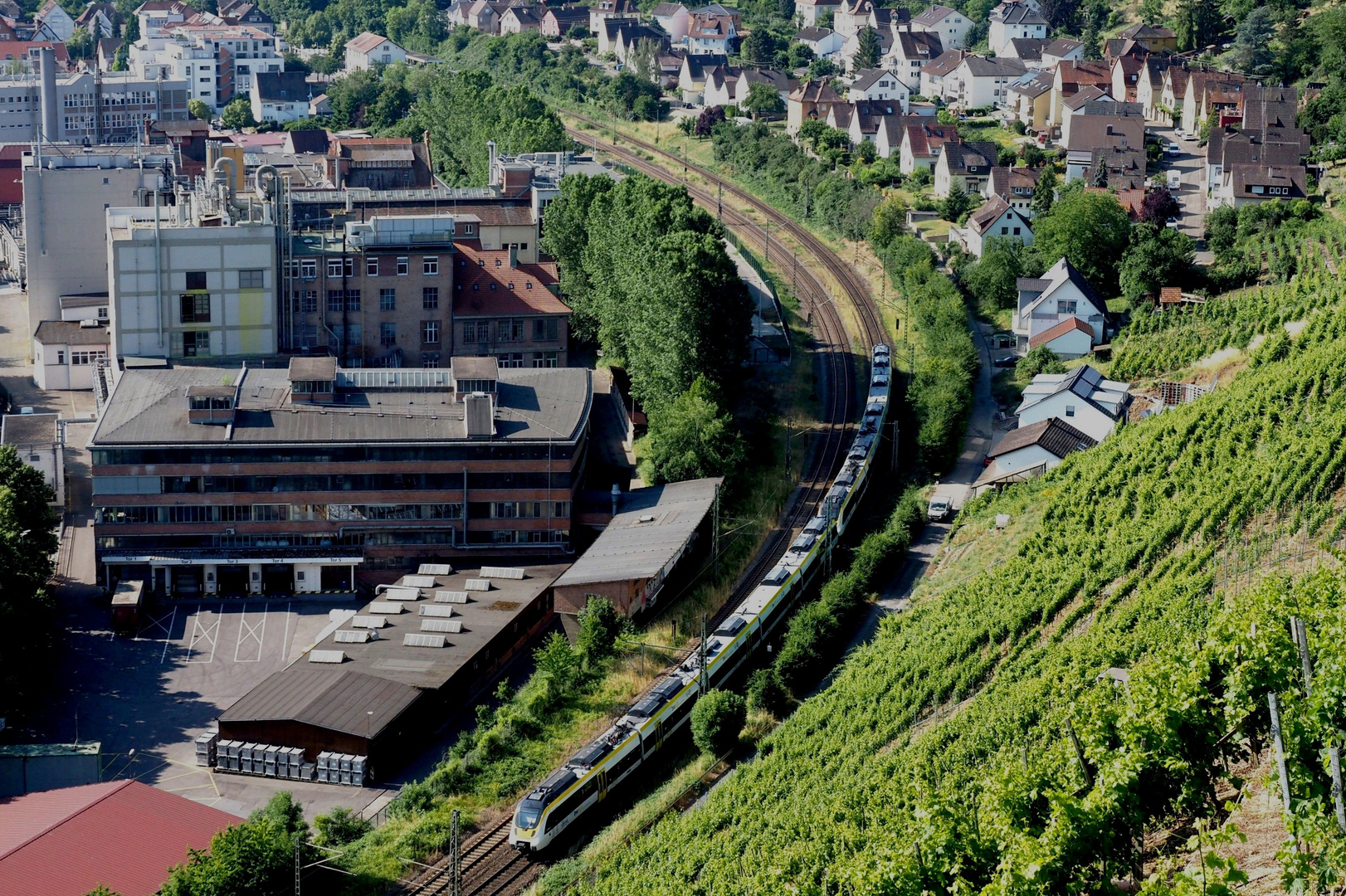 Einfahrt in den Bahnhof Besigheim Foto & Bild | deutschland, europe ...