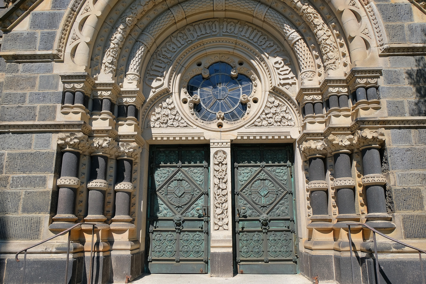 Eingang Kirche Solingen-2. Foto & Bild | dokumentation, kirche ...