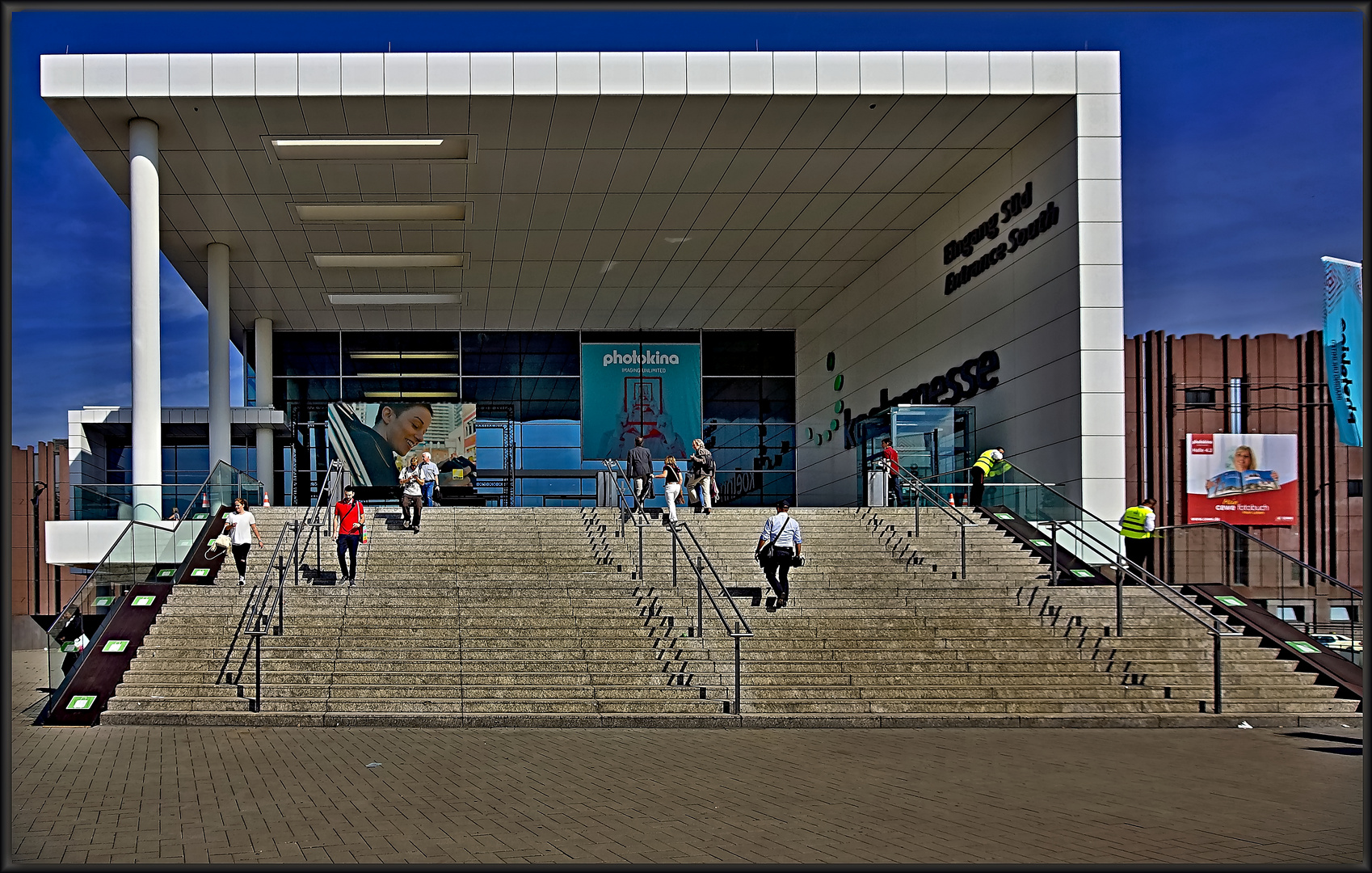 Eingang Süd der Kölnmesse Foto & Bild | architektur, deutschland ...