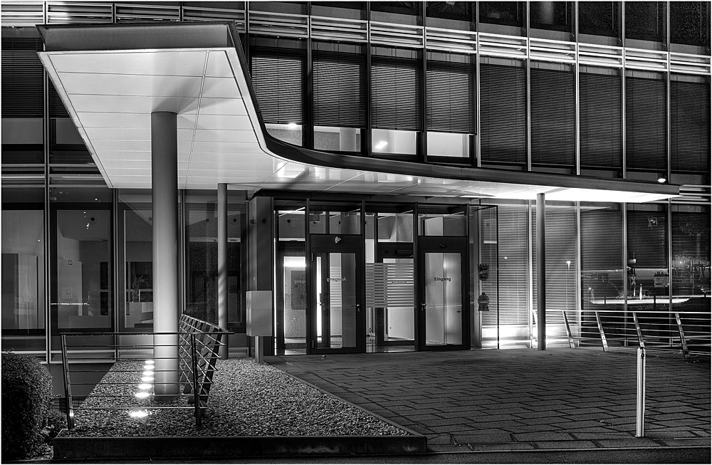 Eingang (V) Foto & Bild | architektur, architektur bei nacht, eingang ...