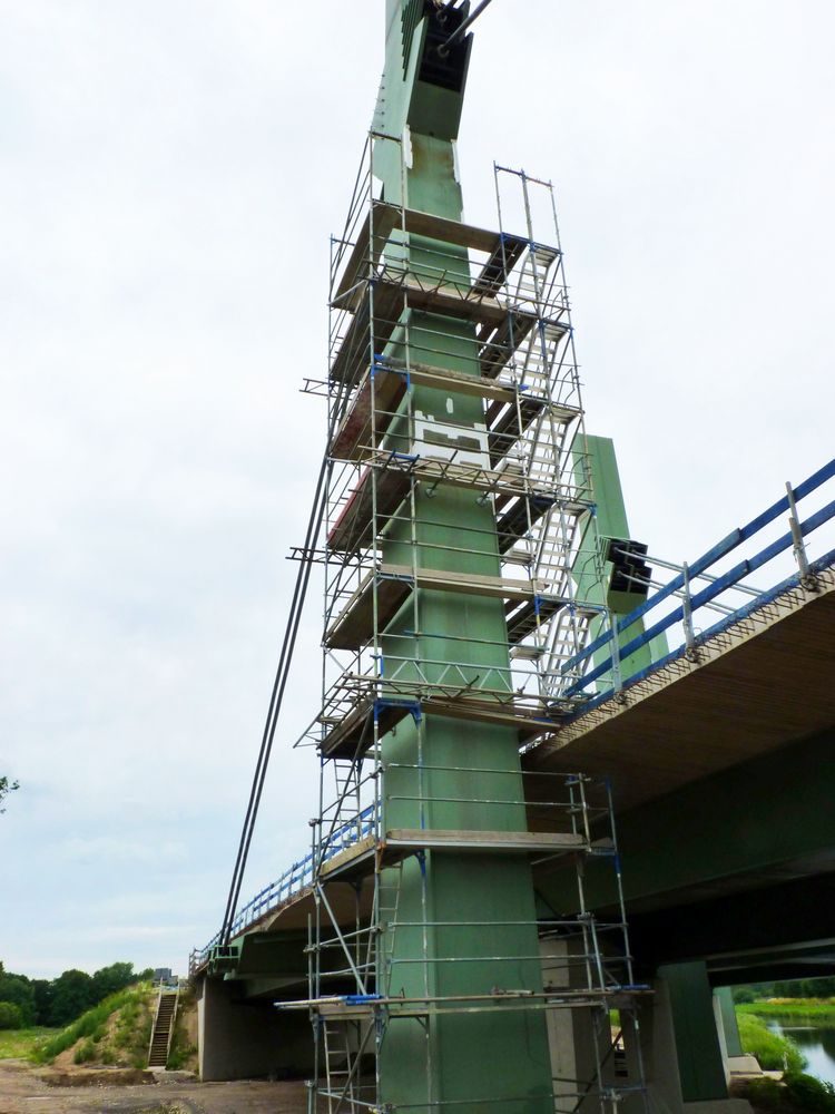 Einrüstung der Pylonen Foto & Bild | architektur, straßen & brücken ...