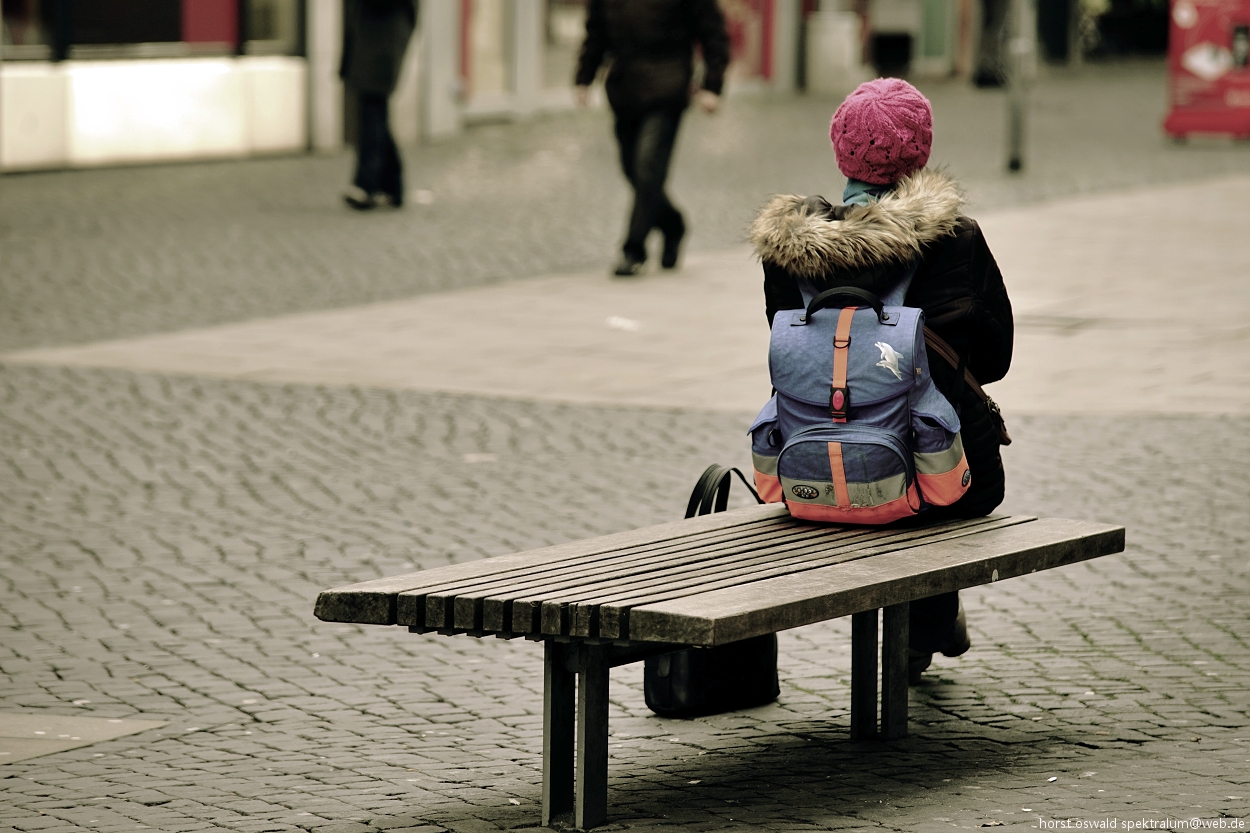 einsam Foto & Bild | streetfotografie mit menschen, frauen, menschen Bilder auf fotocommunity